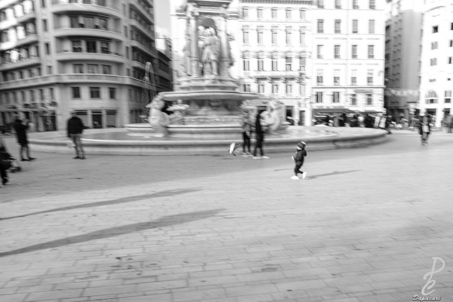 Comment photographier discrètement en photo de rue ? - Apprendre la ...